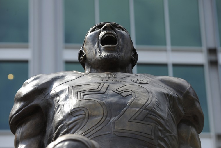 FARK.com: (8402081) Baltimore Ravens unveil Ray Lewis statue. They were ...