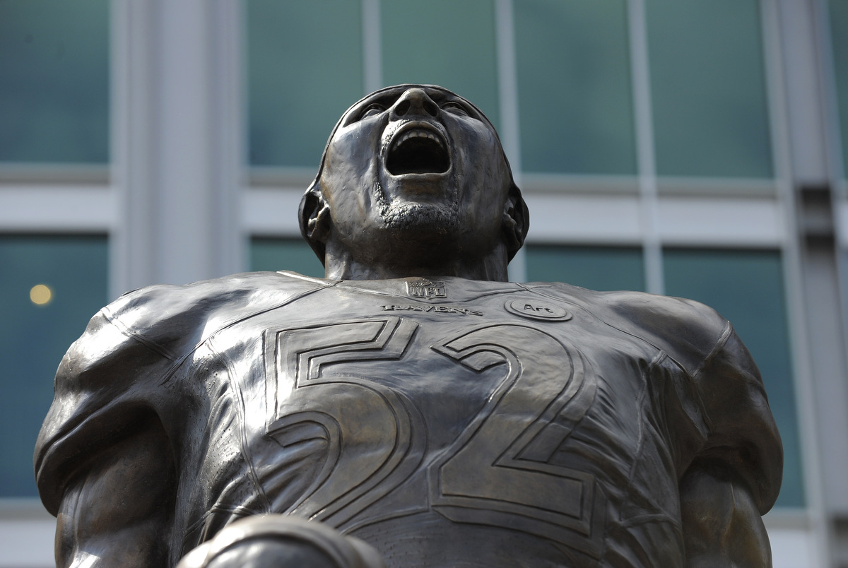 Ray Lewis statue unveiled at M&T Bank Stadium
