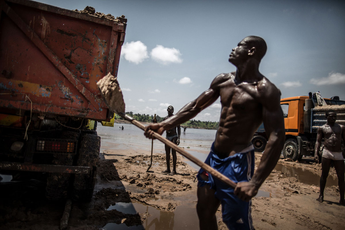 Digging sand at a Congo quarry